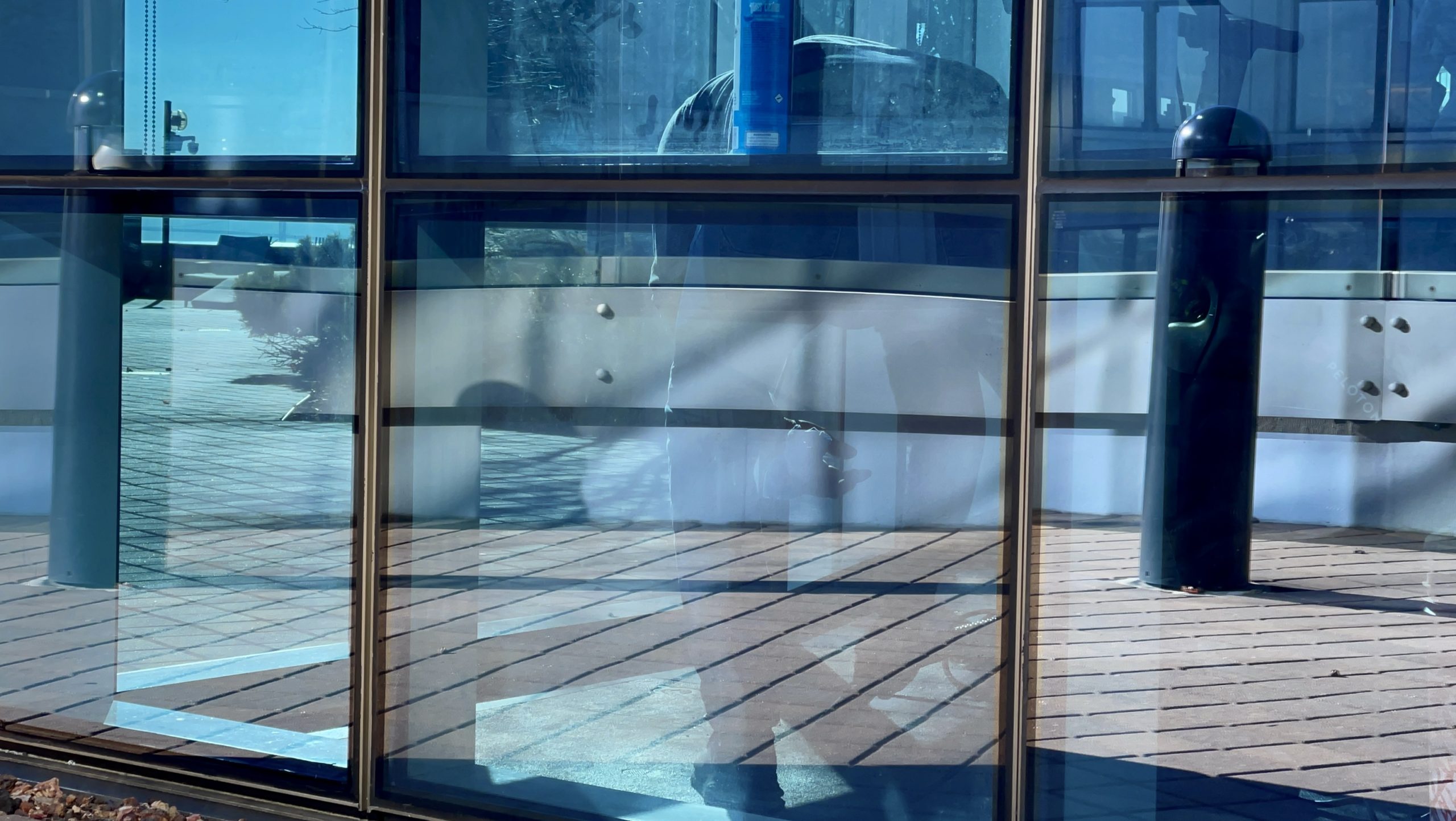 Five Tips for Repairing a High-Rise Glass Window